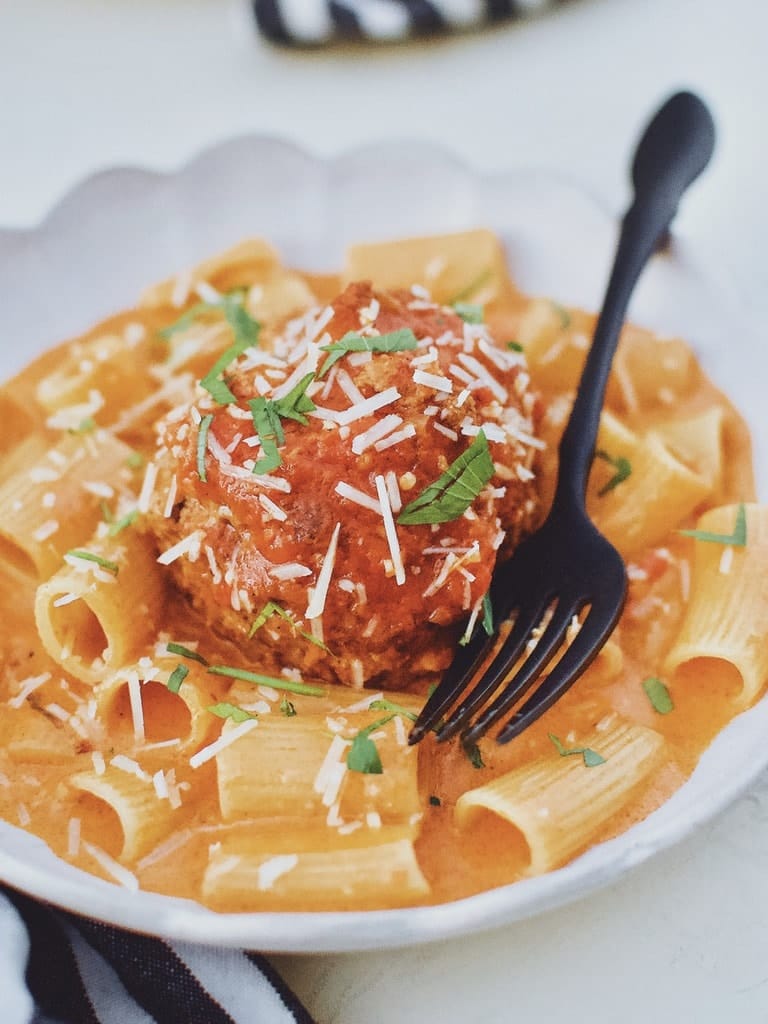 Giant Meatballs in Tomato Sauce - KendellKreations